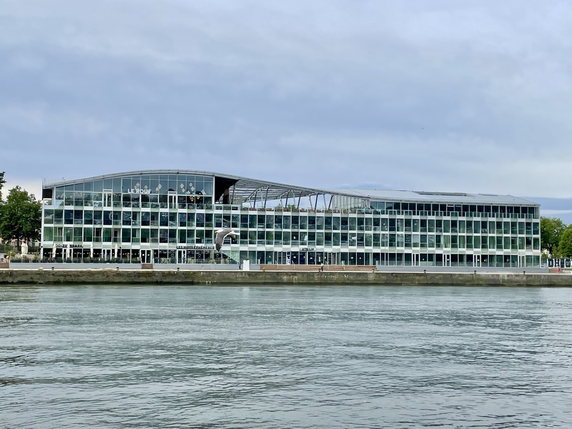 Le Rouf : plus qu'un restaurant, un art de vivre en bord de Seine à ...